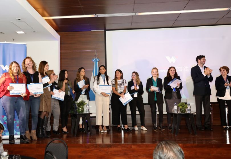 AA2000 impulsa el desarrollo profesional de las mujeres en la aviación ...